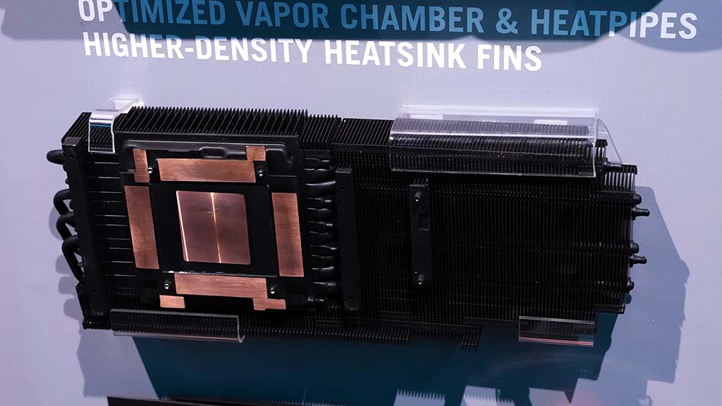 ASUS ROG Matrix Platinum GeForce RTX 5090 30th Anniversary Limited ...